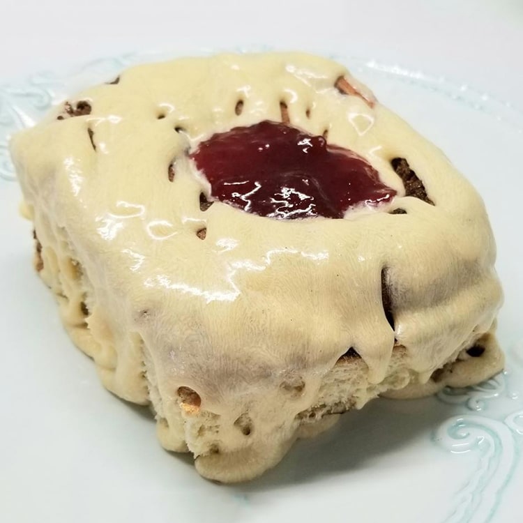 Order Cinnamon Rolls Online | Cinnamom Bakery